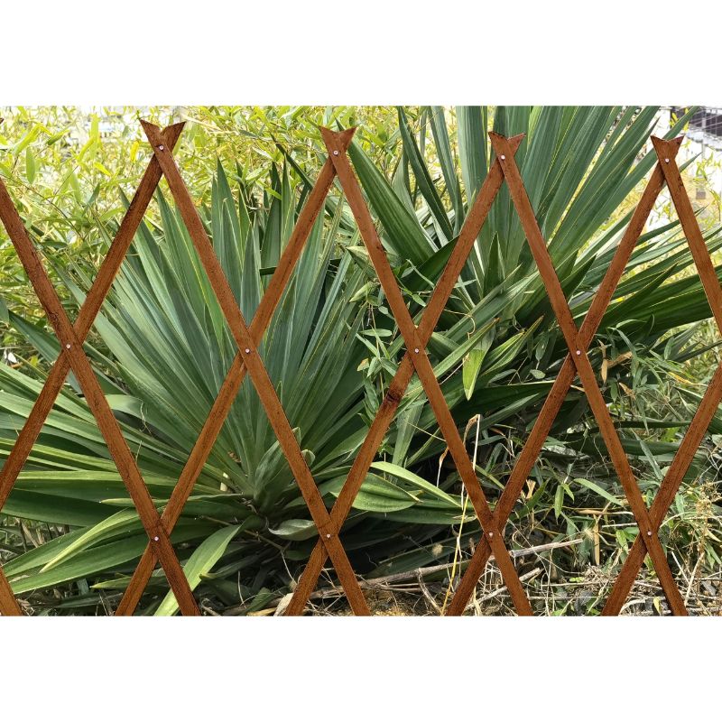 Celosía de madera tintada Faura – Tu piscina y jardín